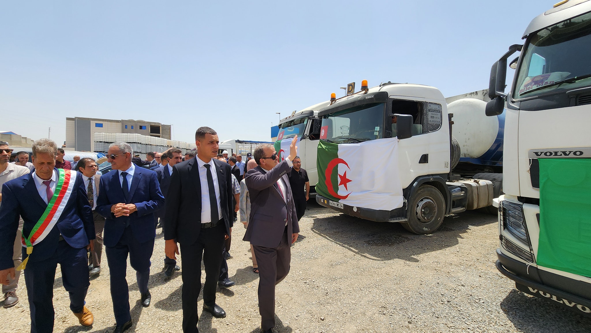 Bordj Bou Arreridj : Rezig donne le coup d’envoi d’une opération d’exportation de trois ...